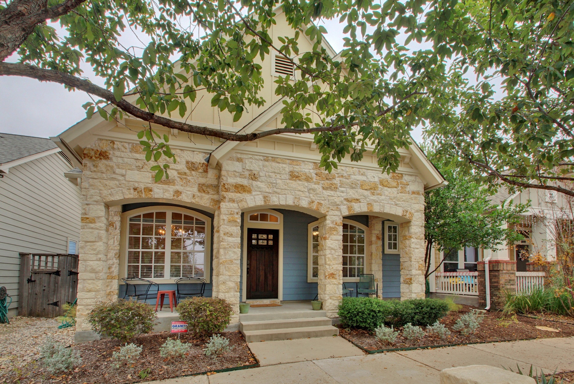 Green-Rated Contemporary Mueller Cottage - Mueller Silent Market ...