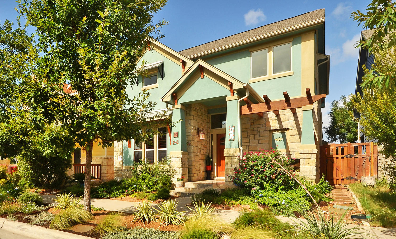 Contemporary Craftsmen Style, Mueller Yard Home - Mueller Silent Market ...